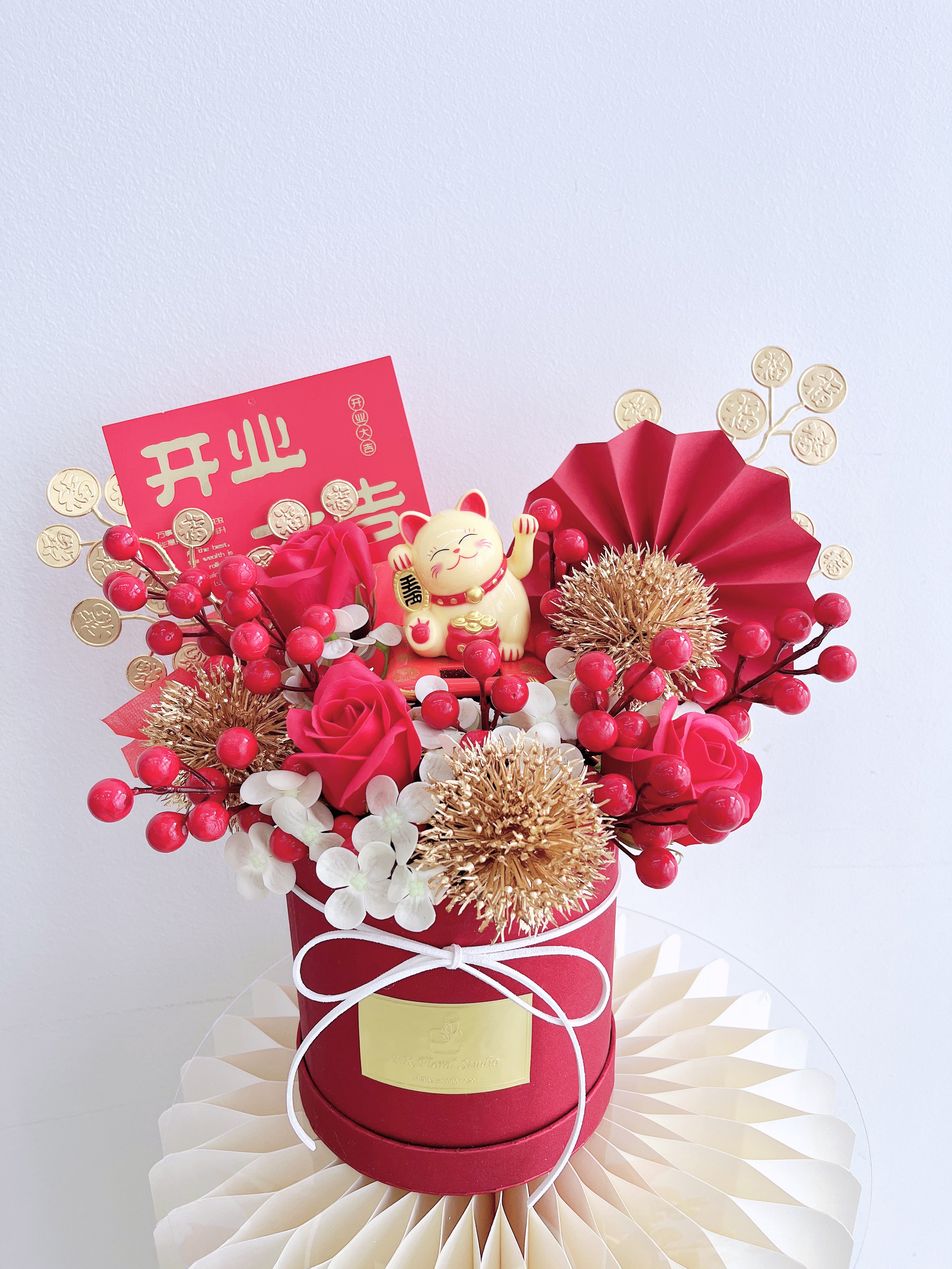 Prosper Moveable Hand Fortune Cat Soap Flower Bucket 招财进宝，黄金万两（手摇招财猫香皂 ...